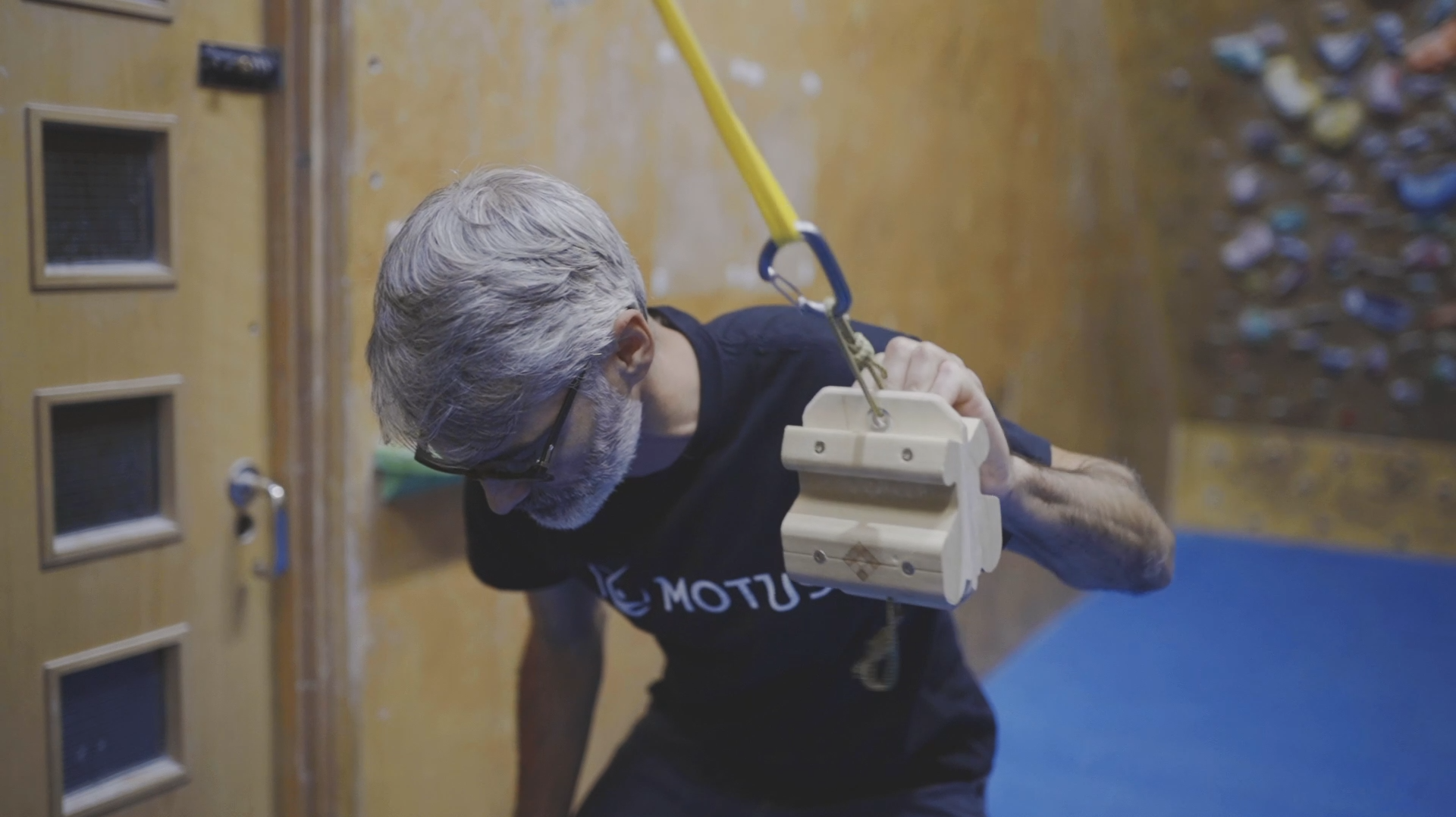 Lattice Pinch Block: Warm Ups & Rehab Exercises From Physio Cris Costa ...